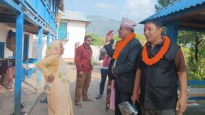एमाले पाल्पाका उम्मेदवार मत माग्न घर दैलोमा - Rastra Daily
